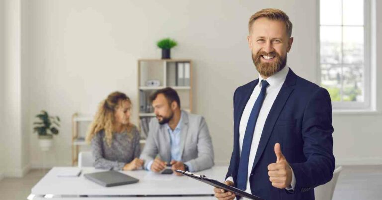 Courtier en Assurance : Définition | Tout savoir sur le métier