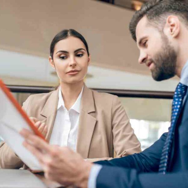 Courtier en Assurance : Définition | Tout savoir sur le métier