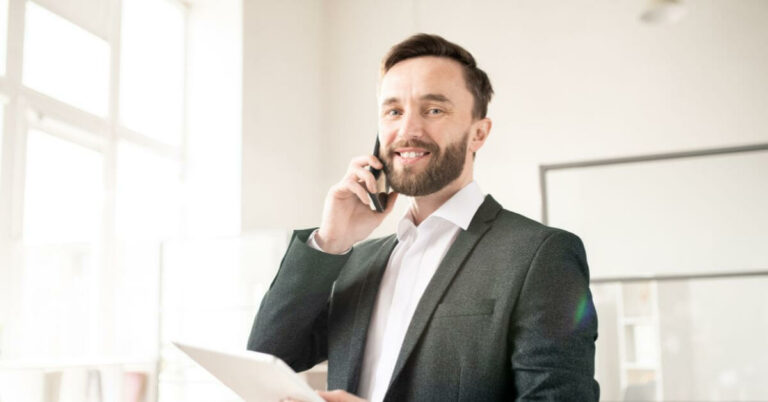 Courtier en Assurance : Définition | Tout savoir sur le métier